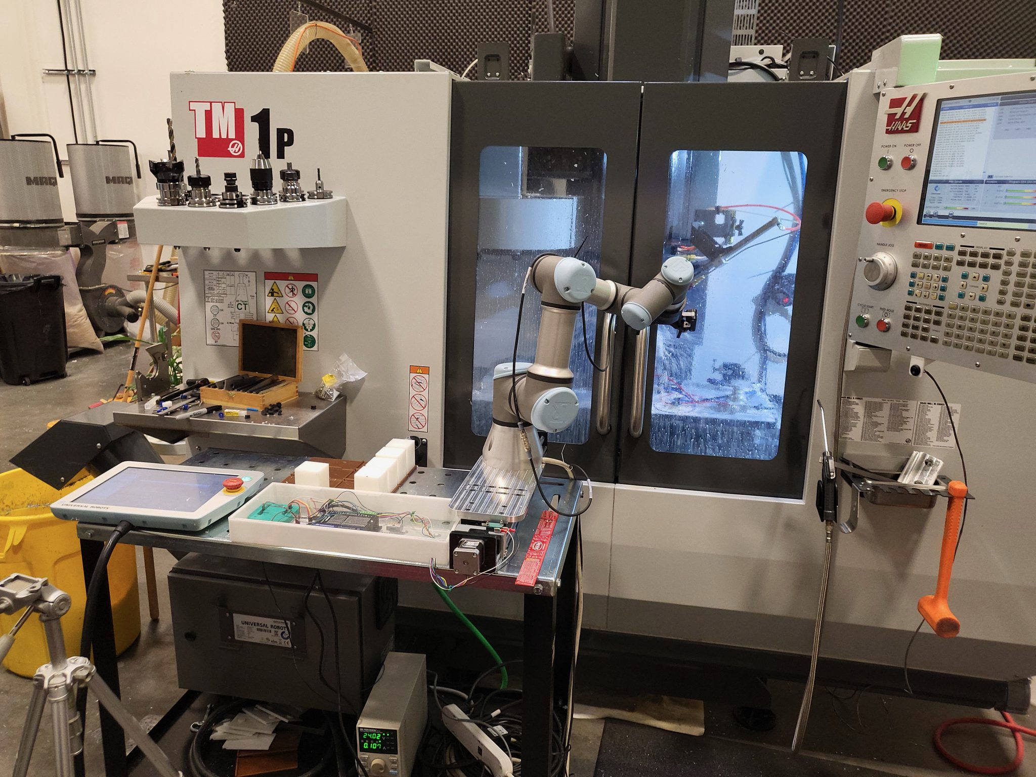 FlexTender - Universal Robots Machine Tending for Haas CNC Machines